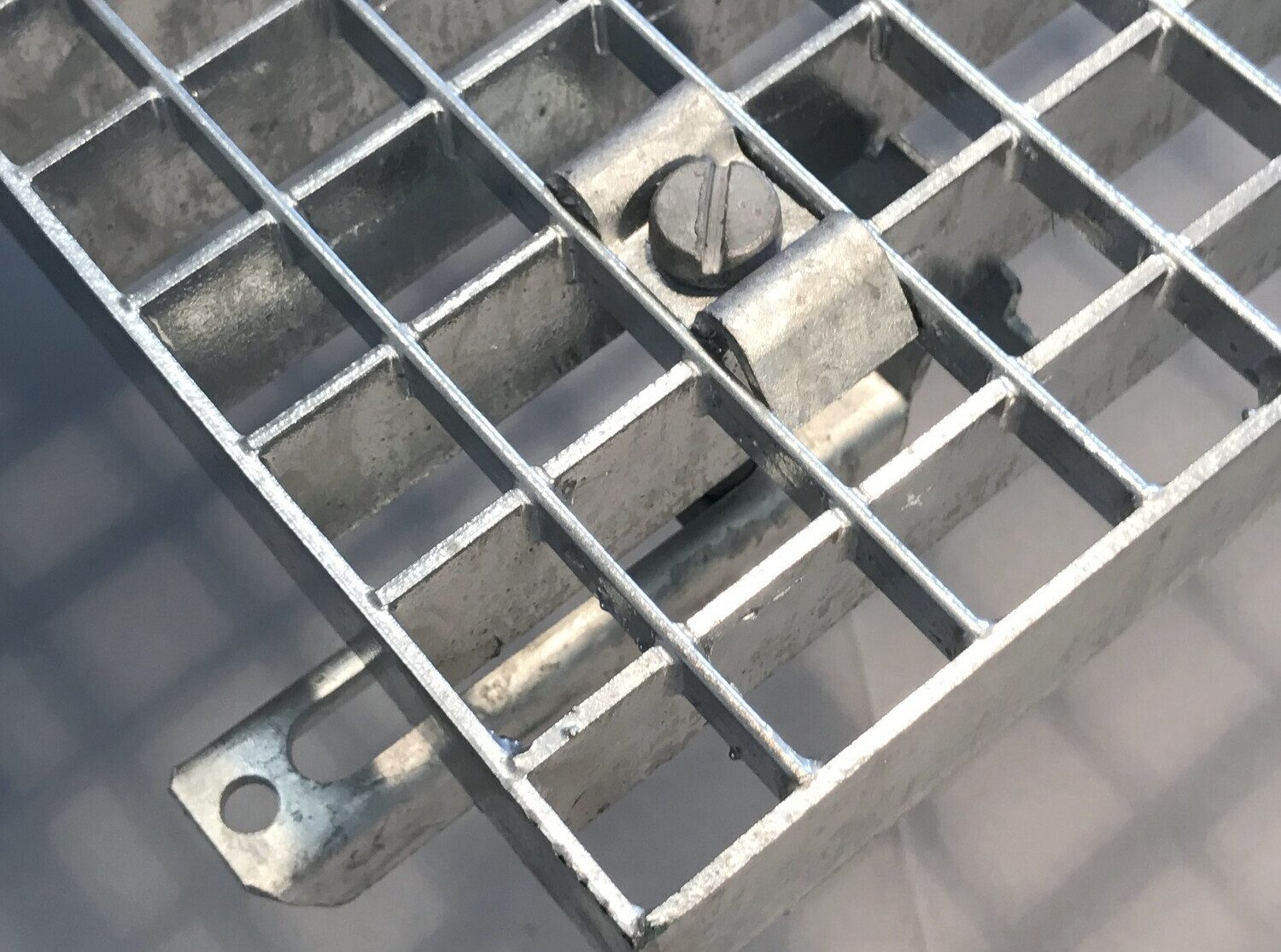 Systèmes fixations pour caillebotis acier et polyester – CAEX Boutique