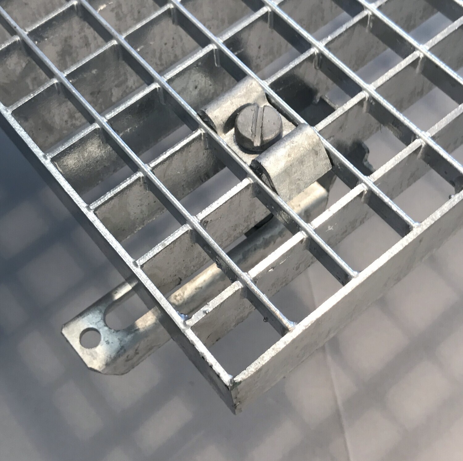 CAEX Boutique – Equipements PMR ERP Caillebotis, fixations, guidage ...